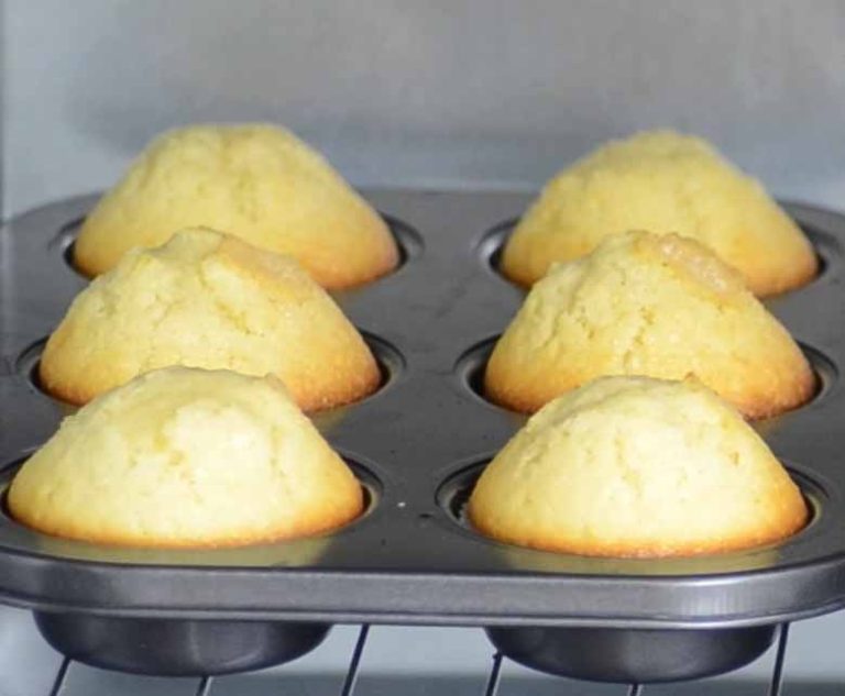 Easy Vanilla Cupcake Recipe Without Butter: A Sweet Delight!